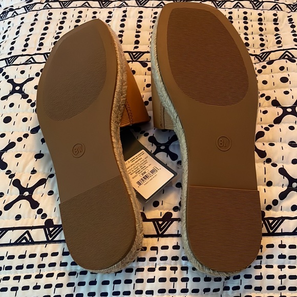 Universal Thread | Shoes | Universal Thread Tan Sandals | Poshmark